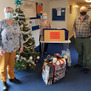 Elderly Bield residents join forces to help support local community ...